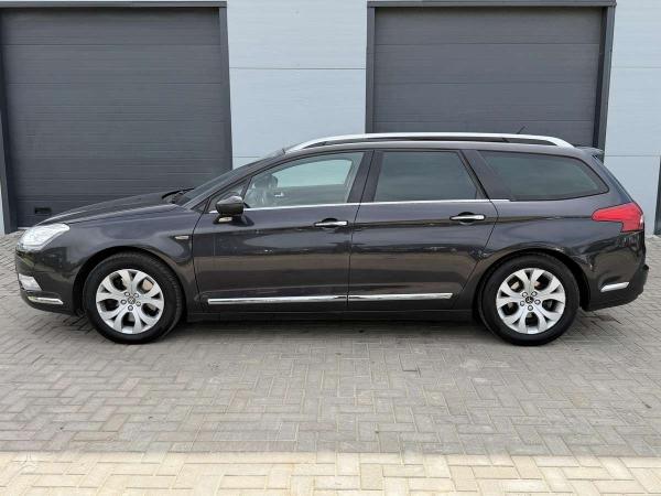 Pelēks Citroen C5 2012 Viļņa, ar dzinēja tilpumu 2.18 L un nobraukumu 330 tūkst. km par 2850 €, foto 3 vietnē AUTOMOTO.COM.LV