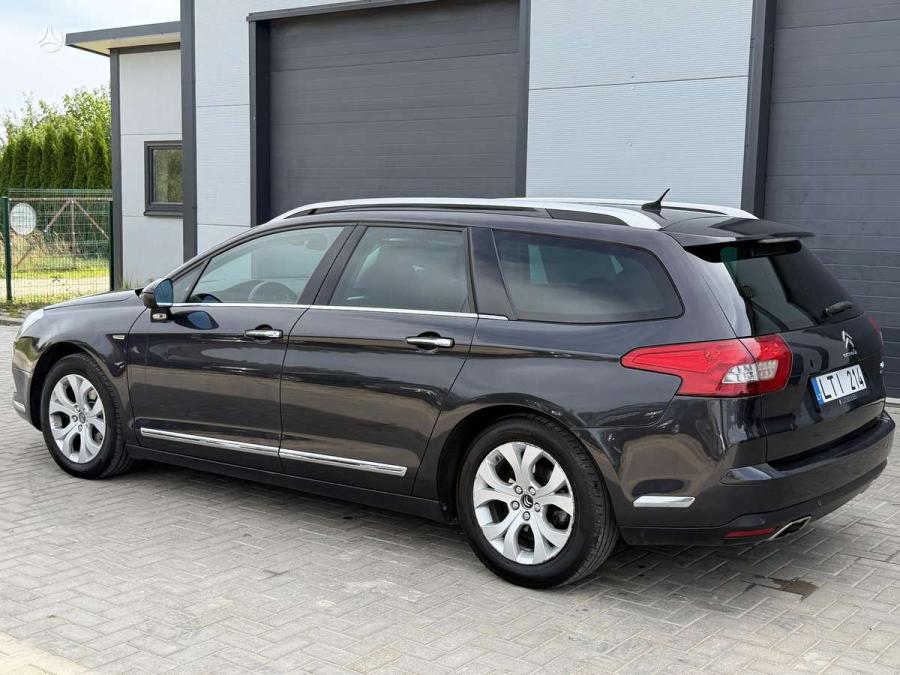 Grey Citroen C5 2012 in Vilnius, with an engine capacity of 2.18 L and mileage of 330 thousand km for 2850 €, photo 4 on AUTOMOTO.COM.LV