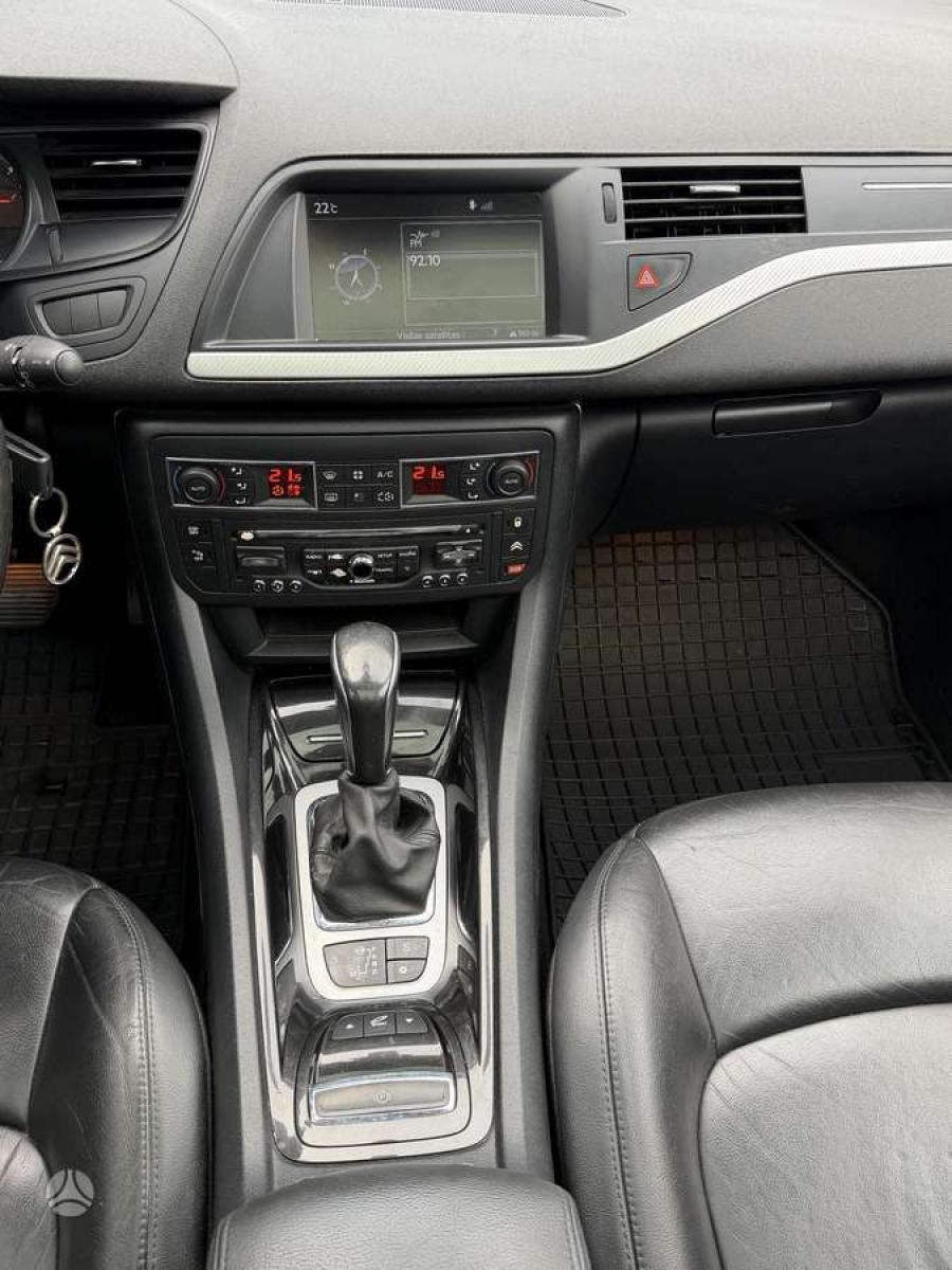 Grey Citroen C5 2012 in Vilnius, with an engine capacity of 2.18 L and mileage of 330 thousand km for 2850 €, photo 17 on AUTOMOTO.COM.LV