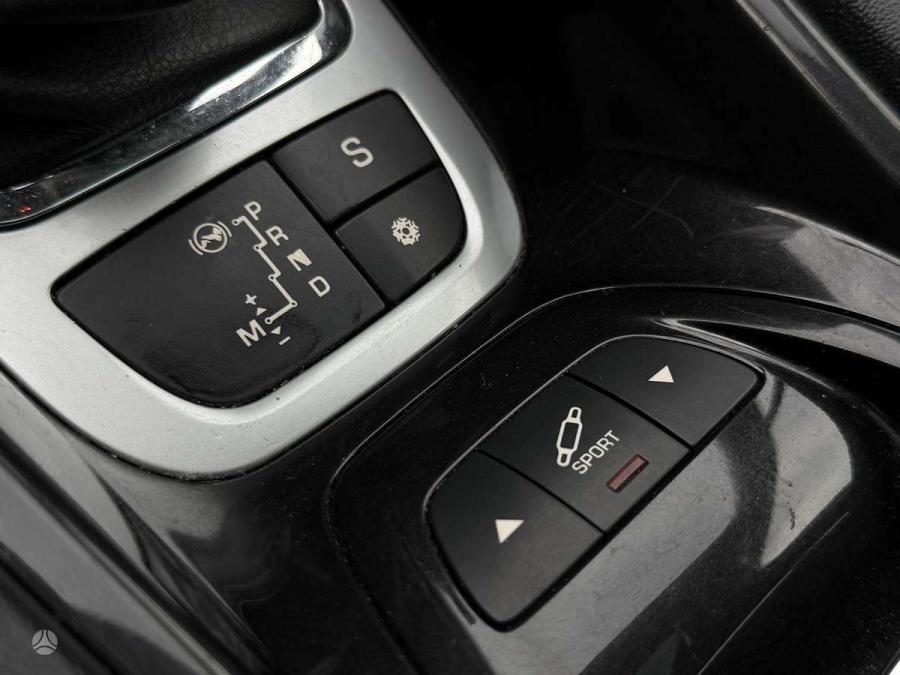 Grey Citroen C5 2012 in Vilnius, with an engine capacity of 2.18 L and mileage of 330 thousand km for 2850 €, photo 19 on AUTOMOTO.COM.LV