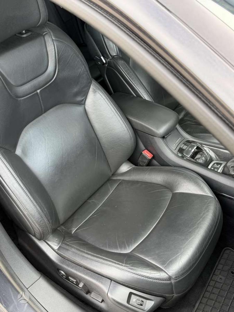 Grey Citroen C5 2012 in Vilnius, with an engine capacity of 2.18 L and mileage of 330 thousand km for 2850 €, photo 23 on AUTOMOTO.COM.LV