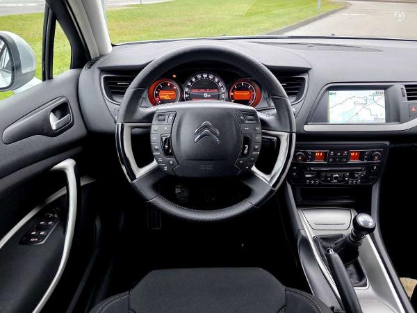 Pelēks Citroen C5 2013 Tauragė, ar dzinēja tilpumu 2.00 L un nobraukumu 357 tūkst. km par 3700 €, foto 10 vietnē AUTOMOTO.COM.LV