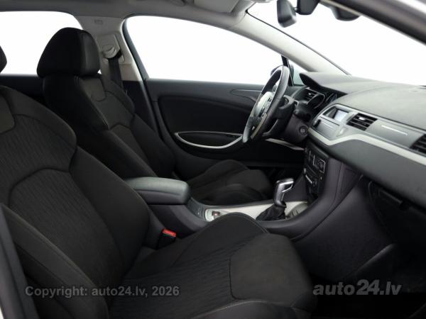 Grey Citroen C5 2013 in Tallinn, with an engine capacity of 1.60 L and mileage of 177 thousand km for 2499 €, photo 6 on AUTOMOTO.COM.LV