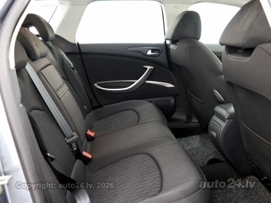 Grey Citroen C5 2013 in Tallinn, with an engine capacity of 1.60 L and mileage of 216 thousand km for 1999 €, photo 8 on AUTOMOTO.COM.LV
