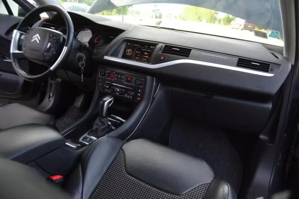 Pelēks Citroen C5 2013 Jēkabpils, ar dzinēja tilpumu 2.00 L un nobraukumu 282 tūkst. km par 5500 €, foto 5 vietnē AUTOMOTO.COM.LV