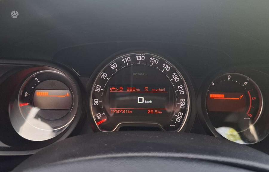 Grey Citroen C5 2013 in Utena, with an engine capacity of 2.00 L and mileage of 179 thousand km for 2950 €, photo 6 on AUTOMOTO.COM.LV