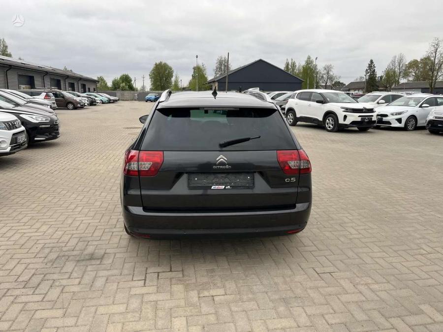 Pelēks Citroen C5 2013 Tauragė, ar dzinēja tilpumu 2.00 L un nobraukumu 278 tūkst. km par 3500 €, foto 10 vietnē AUTOMOTO.COM.LV