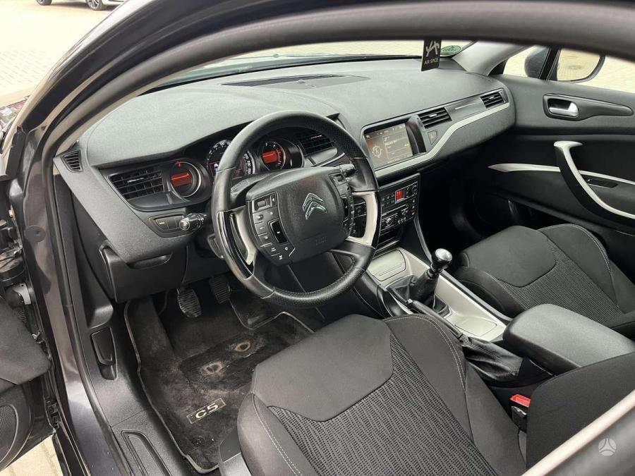 Pelēks Citroen C5 2013 Tauragė, ar dzinēja tilpumu 2.00 L un nobraukumu 278 tūkst. km par 3500 €, foto 14 vietnē AUTOMOTO.COM.LV