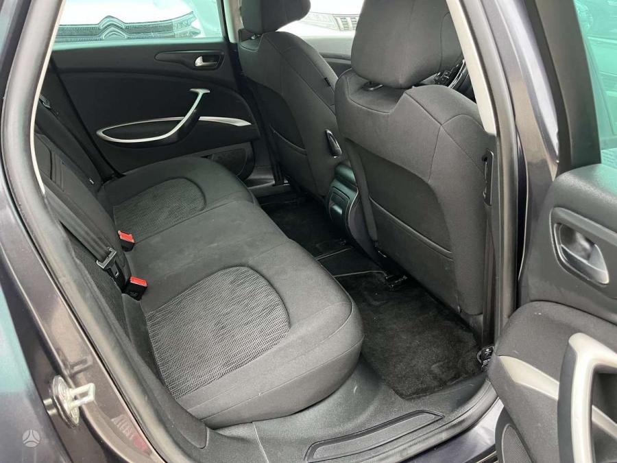 Pelēks Citroen C5 2013 Tauragė, ar dzinēja tilpumu 2.00 L un nobraukumu 278 tūkst. km par 3500 €, foto 19 vietnē AUTOMOTO.COM.LV