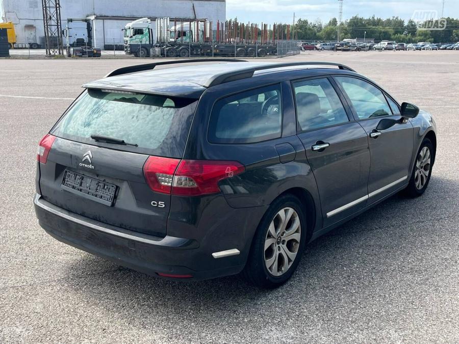 Pelēks Citroen C5 2013 Marijampole, ar dzinēja tilpumu 1.60 L un nobraukumu 174 tūkst. km par 3250 €, foto 6 vietnē AUTOMOTO.COM.LV