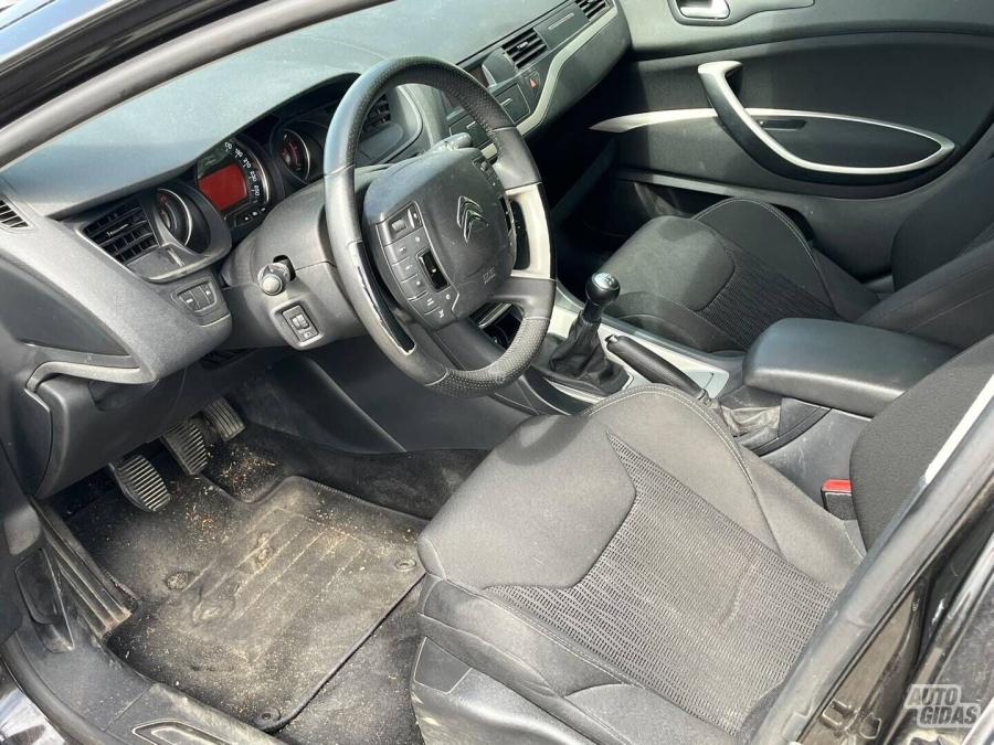 Pelēks Citroen C5 2013 Marijampole, ar dzinēja tilpumu 1.60 L un nobraukumu 174 tūkst. km par 3250 €, foto 7 vietnē AUTOMOTO.COM.LV