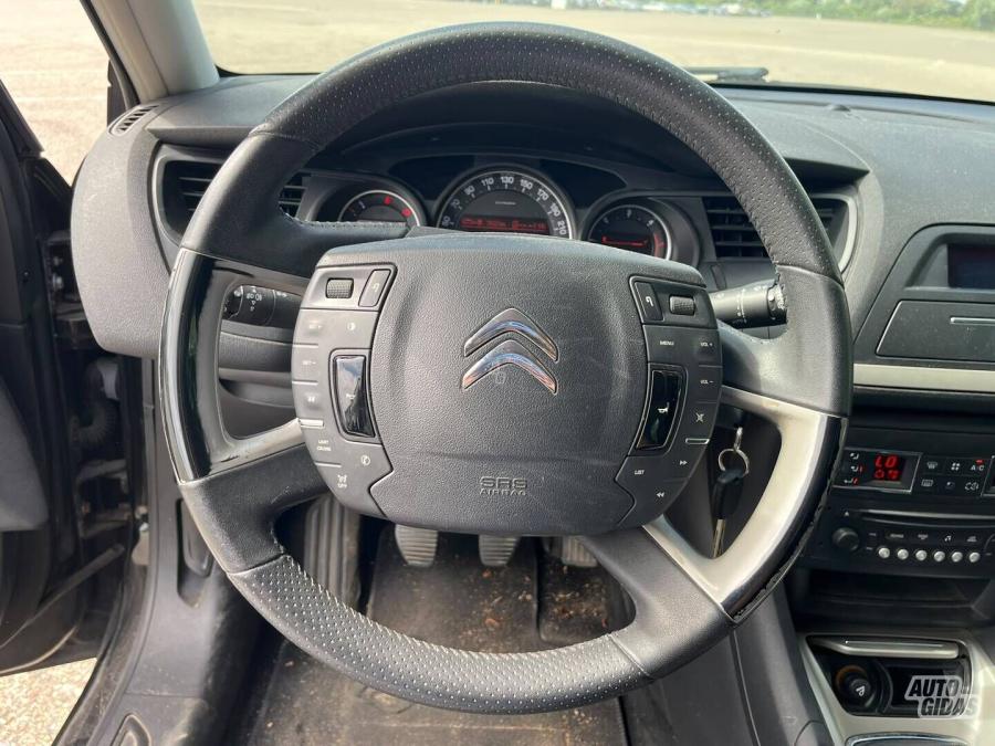 Pelēks Citroen C5 2013 Marijampole, ar dzinēja tilpumu 1.60 L un nobraukumu 174 tūkst. km par 3250 €, foto 10 vietnē AUTOMOTO.COM.LV