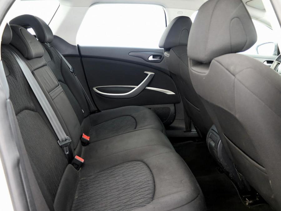 Pelēks Citroen C5 2013 Tallina, ar dzinēja tilpumu 1.60 L un nobraukumu 178 tūkst. km par 2299 €, foto 8 vietnē AUTOMOTO.COM.LV