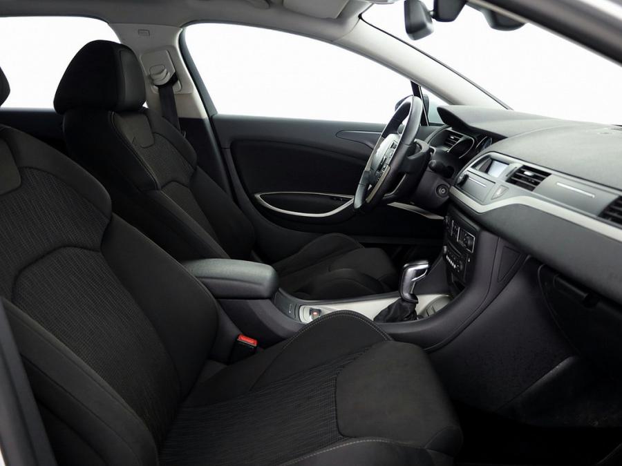Pelēks Citroen C5 2013 Tallina, ar dzinēja tilpumu 1.60 L un nobraukumu 178 tūkst. km par 2299 €, foto 15 vietnē AUTOMOTO.COM.LV