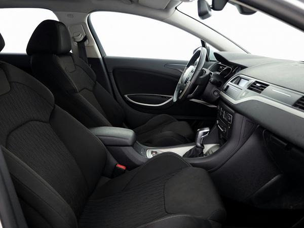 Pelēks Citroen C5 2013 Tallina, ar dzinēja tilpumu 1.60 L un nobraukumu 178 tūkst. km par 2299 €, foto 6 vietnē AUTOMOTO.COM.LV