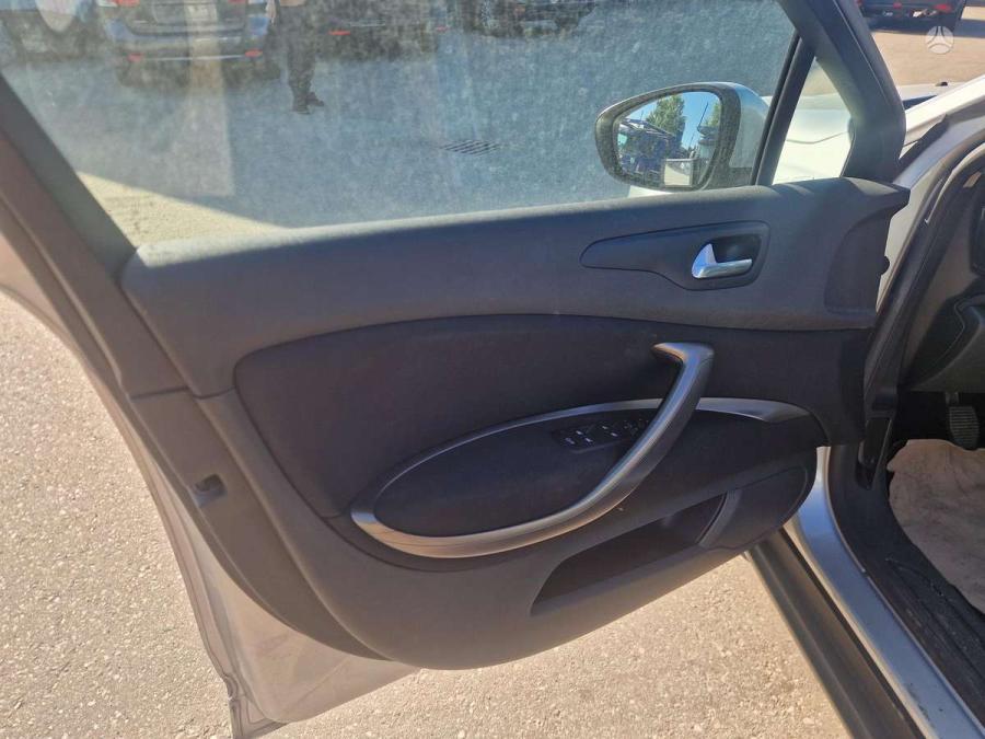 Grey Citroen C5 2015 in Ukmerge, with an engine capacity of 1.56 L and mileage of 240 thousand km for 3650 €, photo 12 on AUTOMOTO.COM.LV