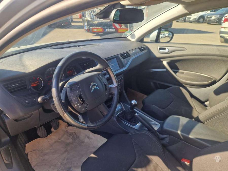 Grey Citroen C5 2015 in Ukmerge, with an engine capacity of 1.56 L and mileage of 240 thousand km for 3650 €, photo 14 on AUTOMOTO.COM.LV