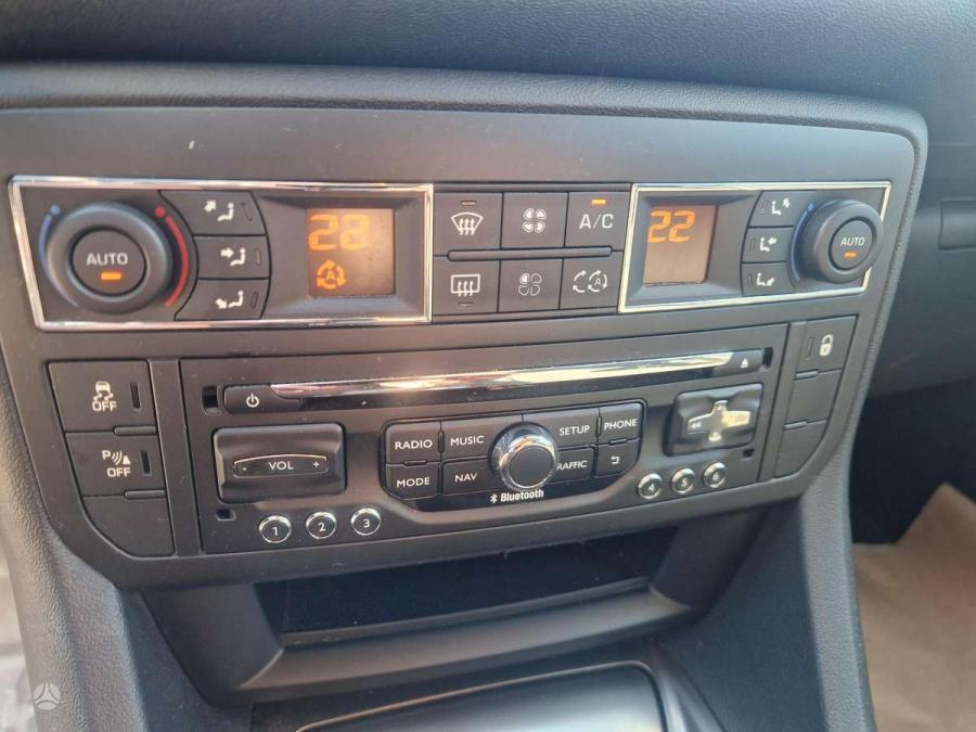 Grey Citroen C5 2015 in Ukmerge, with an engine capacity of 1.56 L and mileage of 240 thousand km for 3650 €, photo 17 on AUTOMOTO.COM.LV