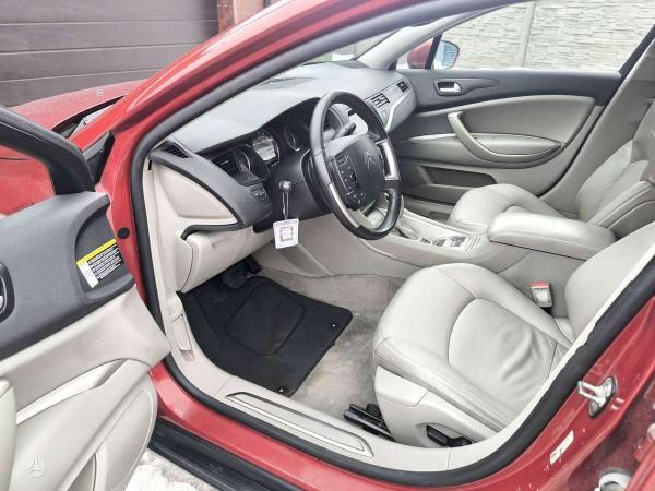 Sarkans Citroen C5 2008 Kauņa, ar dzinēja tilpumu 2.00 L un nobraukumu 300 tūkst. km par 2700 €, foto 11 vietnē AUTOMOTO.COM.LV