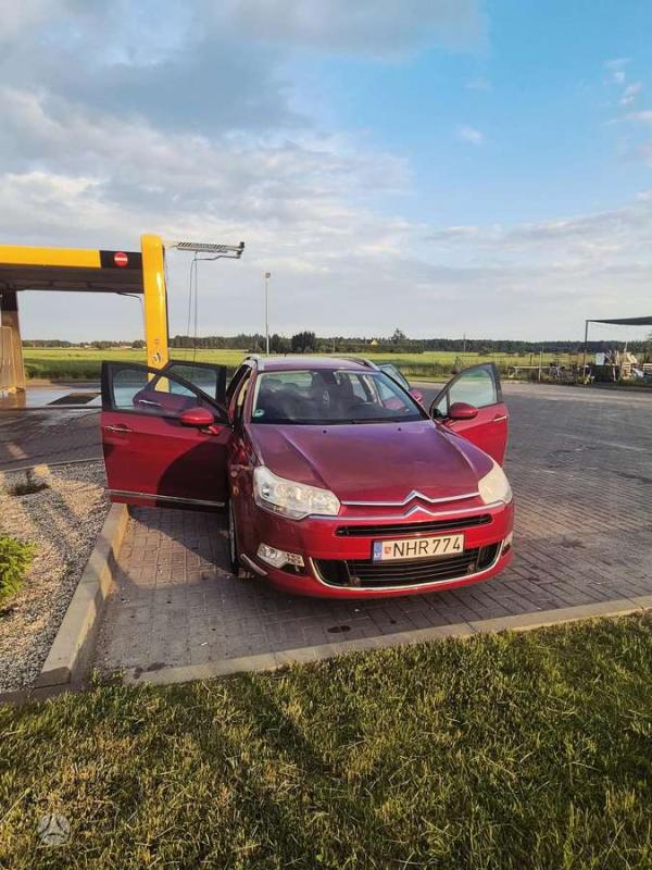 Sarkans Citroen C5 2009 Viļņa, ar dzinēja tilpumu 2.00 L un nobraukumu 300 tūkst. km par 2600 €, foto 2 vietnē AUTOMOTO.COM.LV