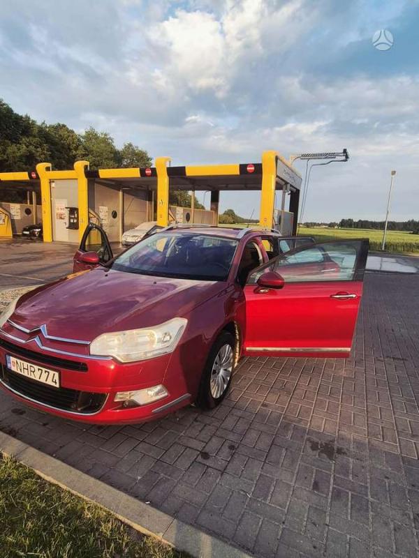 Sarkans Citroen C5 2009 Viļņa, ar dzinēja tilpumu 2.00 L un nobraukumu 300 tūkst. km par 2600 €, foto 3 vietnē AUTOMOTO.COM.LV