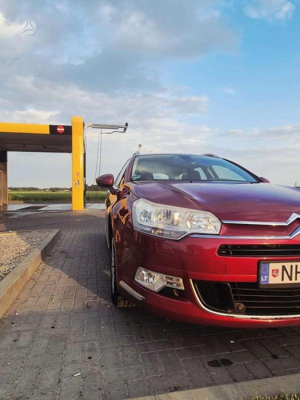 Sarkans Citroen C5 2009 Viļņa, ar dzinēja tilpumu 2.00 L un nobraukumu 300 tūkst. km par 2600 €, foto 10 vietnē AUTOMOTO.COM.LV