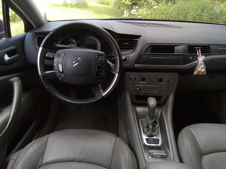 Sarkans Citroen C5 2009 Alīta, ar dzinēja tilpumu 2.00 L un nobraukumu 301 tūkst. km par 2100 €, foto 12 vietnē AUTOMOTO.COM.LV