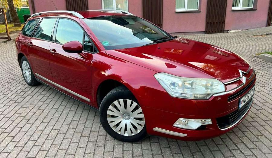 Red Citroen C5 2009 in Siauliai, with an engine capacity of 2.00 L and mileage of 300 thousand km for 2450 €, photo 1 on AUTOMOTO.COM.LV