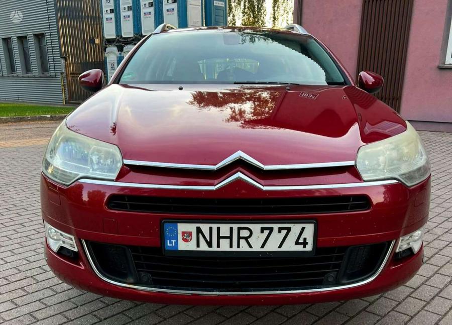 Red Citroen C5 2009 in Siauliai, with an engine capacity of 2.00 L and mileage of 300 thousand km for 2450 €, photo 5 on AUTOMOTO.COM.LV