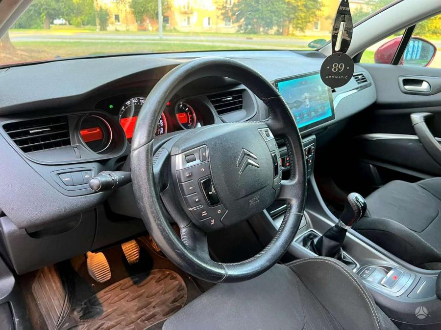 Red Citroen C5 2009 in Siauliai, with an engine capacity of 2.00 L and mileage of 300 thousand km for 2450 €, photo 12 on AUTOMOTO.COM.LV