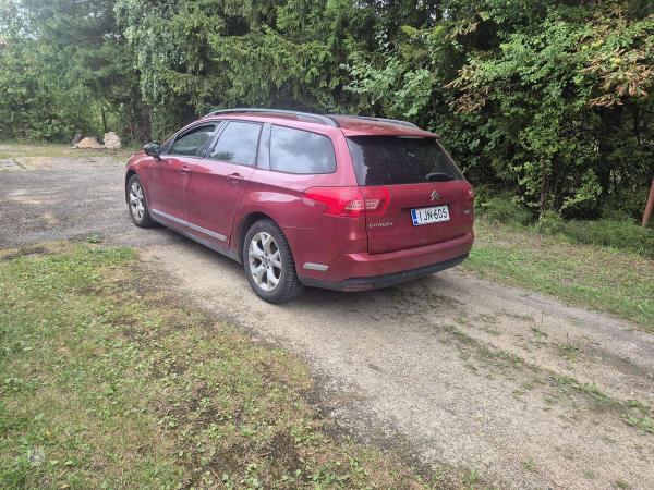 Red Citroen C5 2010 in Pasvalys, with an engine capacity of 1.60 L and mileage of 252 thousand km for 900 €, photo 3 on AUTOMOTO.COM.LV