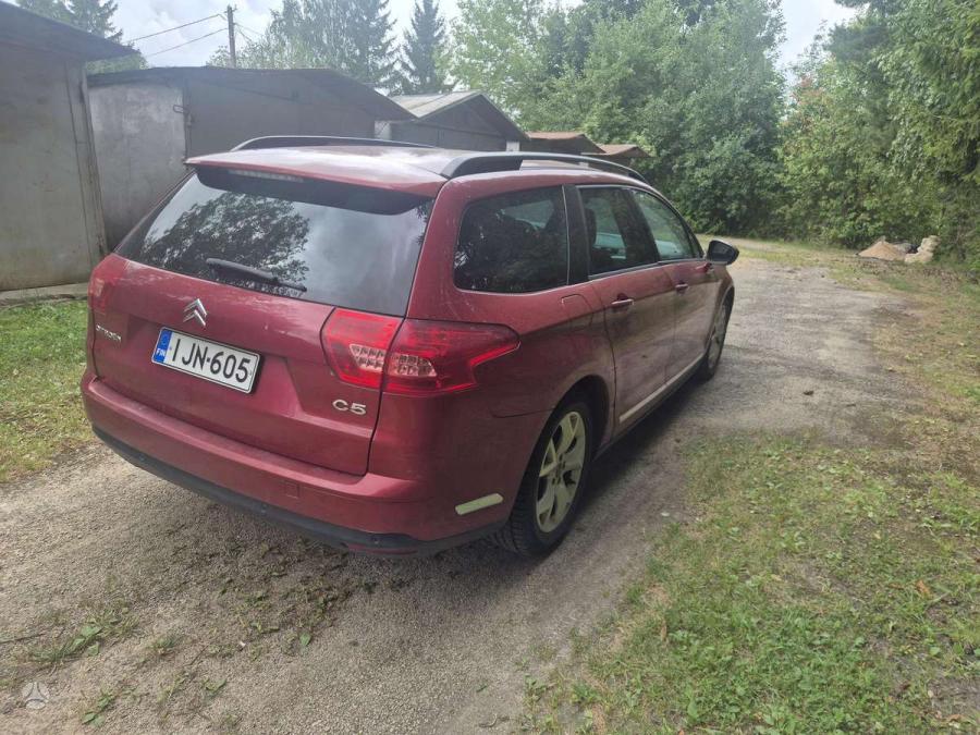 Red Citroen C5 2010 in Pasvalys, with an engine capacity of 1.60 L and mileage of 252 thousand km for 900 €, photo 7 on AUTOMOTO.COM.LV