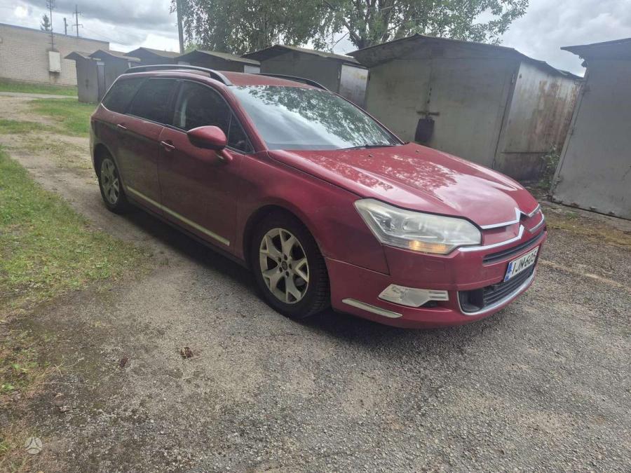 Red Citroen C5 2010 in Pasvalys, with an engine capacity of 1.60 L and mileage of 252 thousand km for 900 €, photo 8 on AUTOMOTO.COM.LV