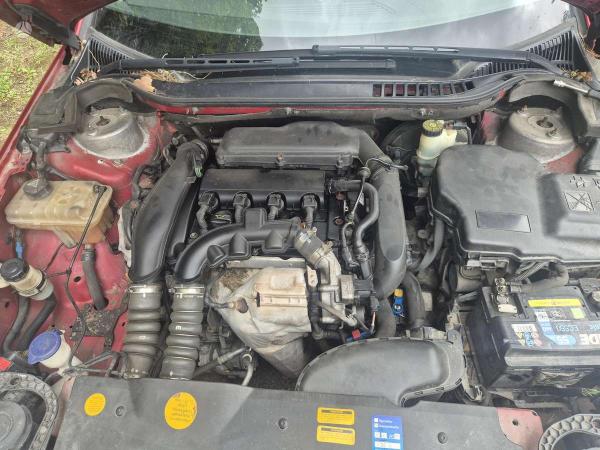 Red Citroen C5 2010 in Pasvalys, with an engine capacity of 1.60 L and mileage of 252 thousand km for 900 €, photo 8 on AUTOMOTO.COM.LV