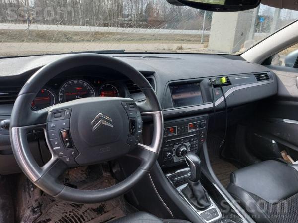 Citroen C5 2009 in Riga, with an engine capacity of 3.00 L and mileage of 281 thousand km for 2800 €, photo 5 on AUTOMOTO.COM.LV