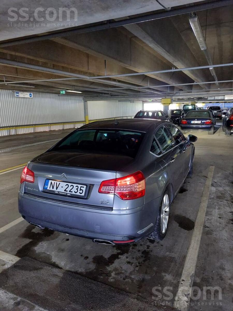 Citroen C5 2009 Rīga, ar dzinēja tilpumu 3.00 L un nobraukumu 281 tūkst. km par 2100 €, foto 5 vietnē AUTOMOTO.COM.LV