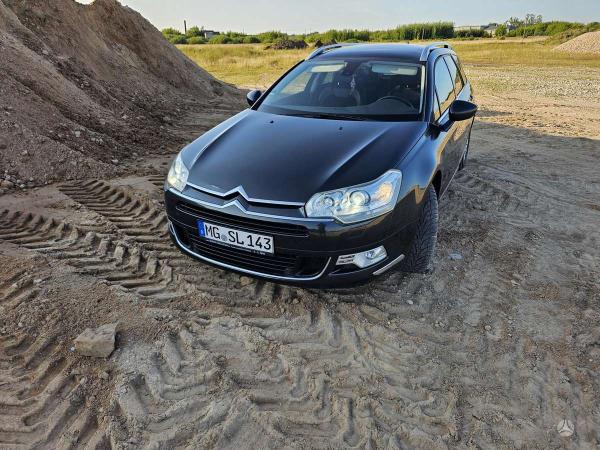 Citroen C5 2008 in Panevezys, with an engine capacity of 2.18 L and mileage of 253 thousand km for 3400 €, photo 2 on AUTOMOTO.COM.LV
