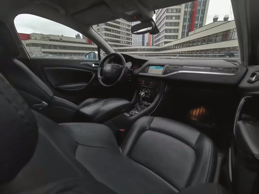 Citroen C5 2009 in Riga, with an engine capacity of 2.70 L and mileage of 287 thousand km for 3390 €, photo 12 on AUTOMOTO.COM.LV