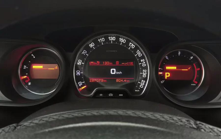 Citroen C5 2009 in Riga, with an engine capacity of 2.70 L and mileage of 287 thousand km for 3390 €, photo 20 on AUTOMOTO.COM.LV