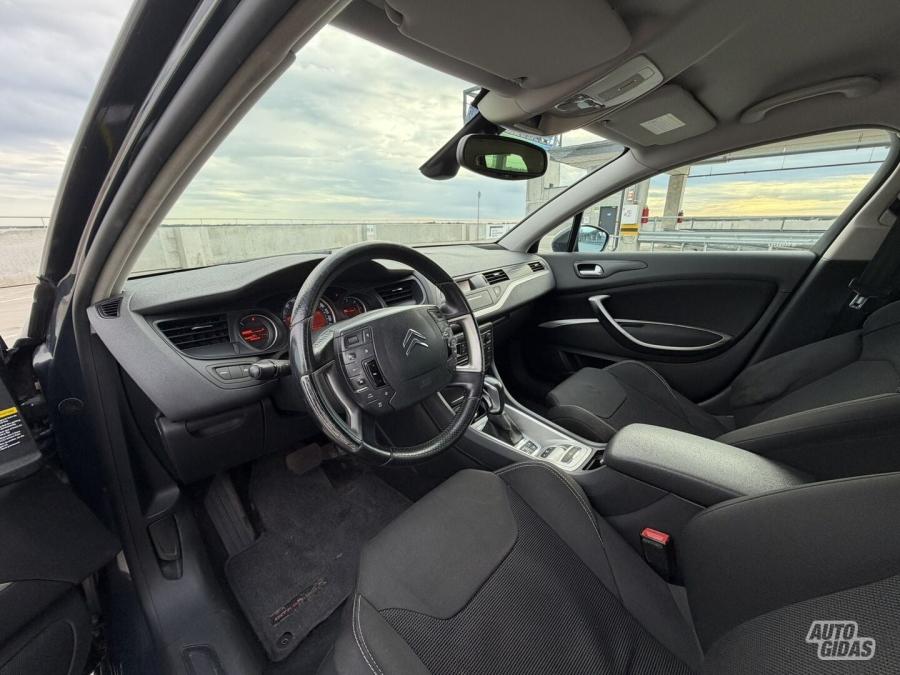 Citroen C5 2009 in Vilnius, with an engine capacity of 2.00 L and mileage of 258 thousand km for 2399 €, photo 12 on AUTOMOTO.COM.LV