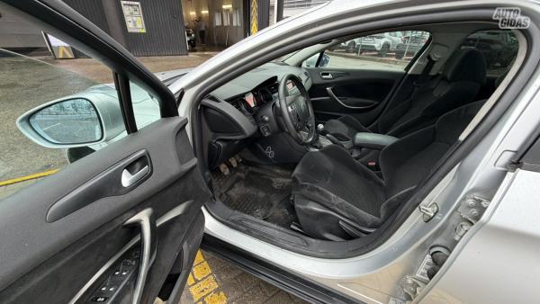 Citroen C5 2009 in Siauliai, with an engine capacity of 1.60 L and mileage of 320 thousand km for 1050 €, photo 7 on AUTOMOTO.COM.LV