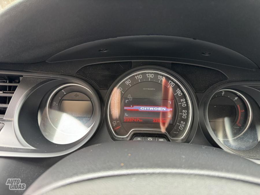 Citroen C5 2011 in Vilnius, with an engine capacity of 1.60 L and mileage of 234 thousand km for 2000 €, photo 5 on AUTOMOTO.COM.LV