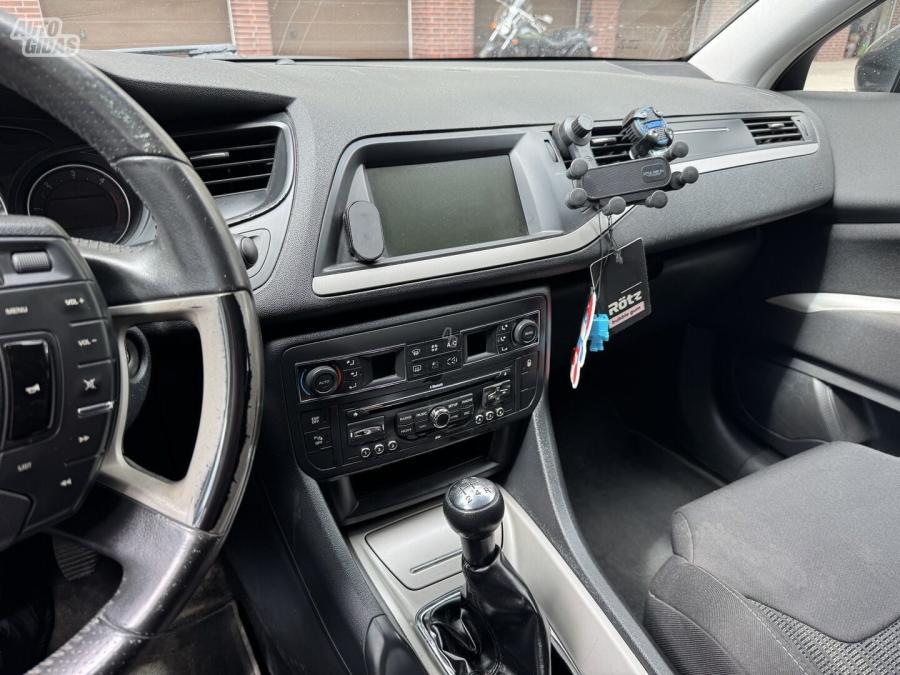 Citroen C5 2011 in Vilnius, with an engine capacity of 1.60 L and mileage of 234 thousand km for 2000 €, photo 7 on AUTOMOTO.COM.LV
