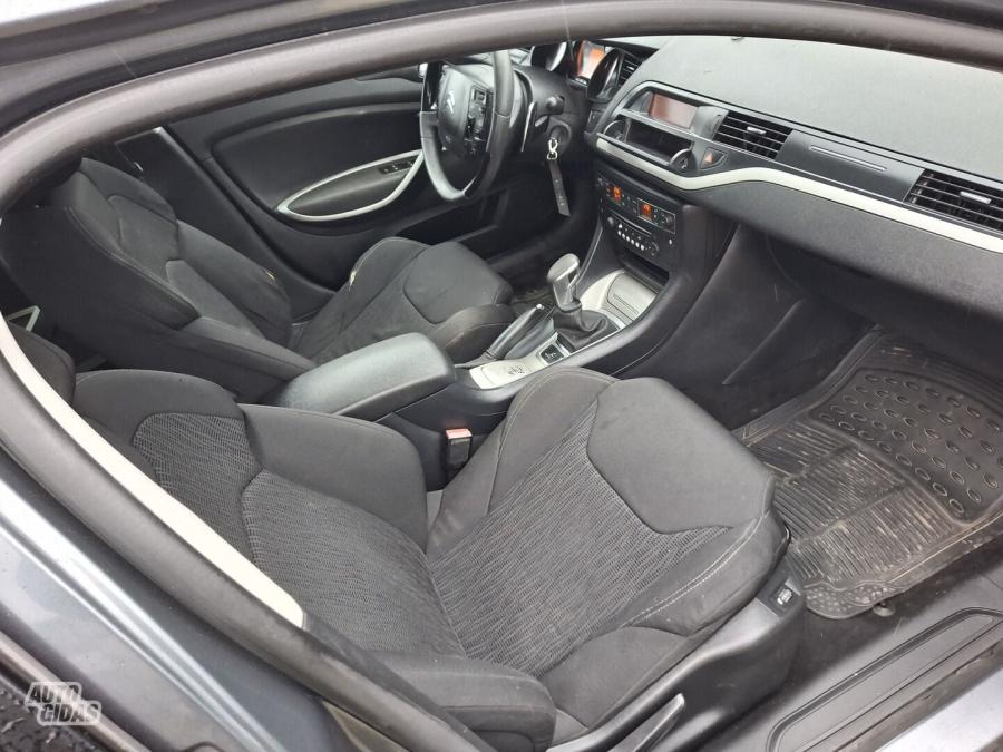 Citroen C5 2013 in Mazeikiai, with an engine capacity of 1.60 L and mileage of 266 thousand km for 2650 €, photo 6 on AUTOMOTO.COM.LV