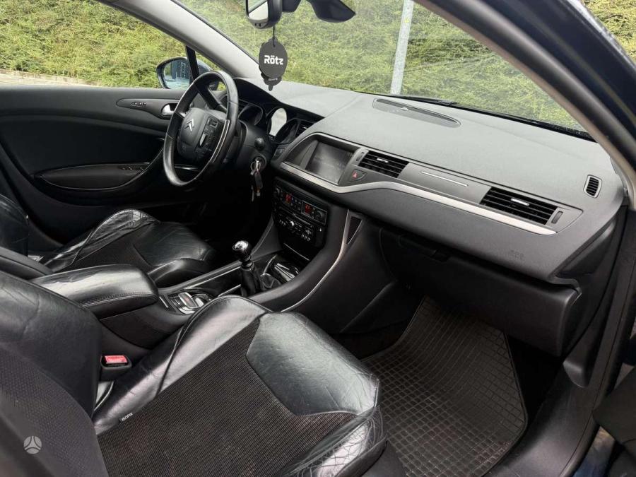 Violet Citroen C5 2008 in Vilnius, with an engine capacity of 2.00 L and mileage of 358 thousand km for 1300 €, photo 11 on AUTOMOTO.COM.LV
