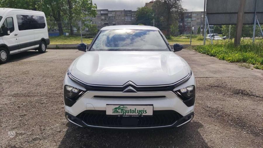 White Citroen C5 2022 in Klaipeda, with an engine capacity of 1.60 L and mileage of 145 thousand km for 19711 €, photo 4 on AUTOMOTO.COM.LV