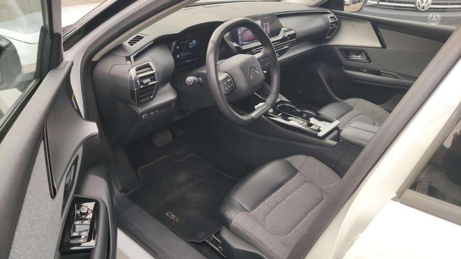 White Citroen C5 2022 in Klaipeda, with an engine capacity of 1.60 L and mileage of 145 thousand km for 19711 €, photo 16 on AUTOMOTO.COM.LV