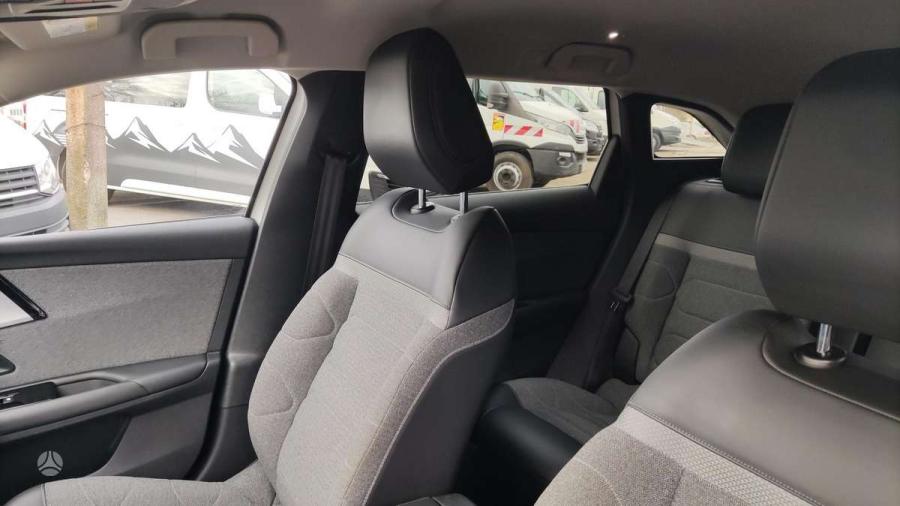 White Citroen C5 2022 in Klaipeda, with an engine capacity of 1.60 L and mileage of 145 thousand km for 19711 €, photo 19 on AUTOMOTO.COM.LV