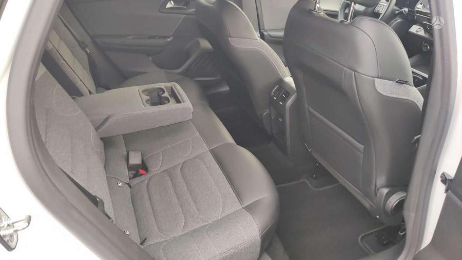White Citroen C5 2022 in Klaipeda, with an engine capacity of 1.60 L and mileage of 145 thousand km for 19711 €, photo 23 on AUTOMOTO.COM.LV