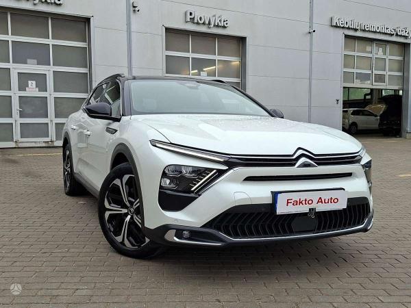 White Citroen C5 2023 in Vilnius, with an engine capacity of 1.60 L and mileage of 66 thousand km for 27500 €, photo 6 on AUTOMOTO.COM.LV